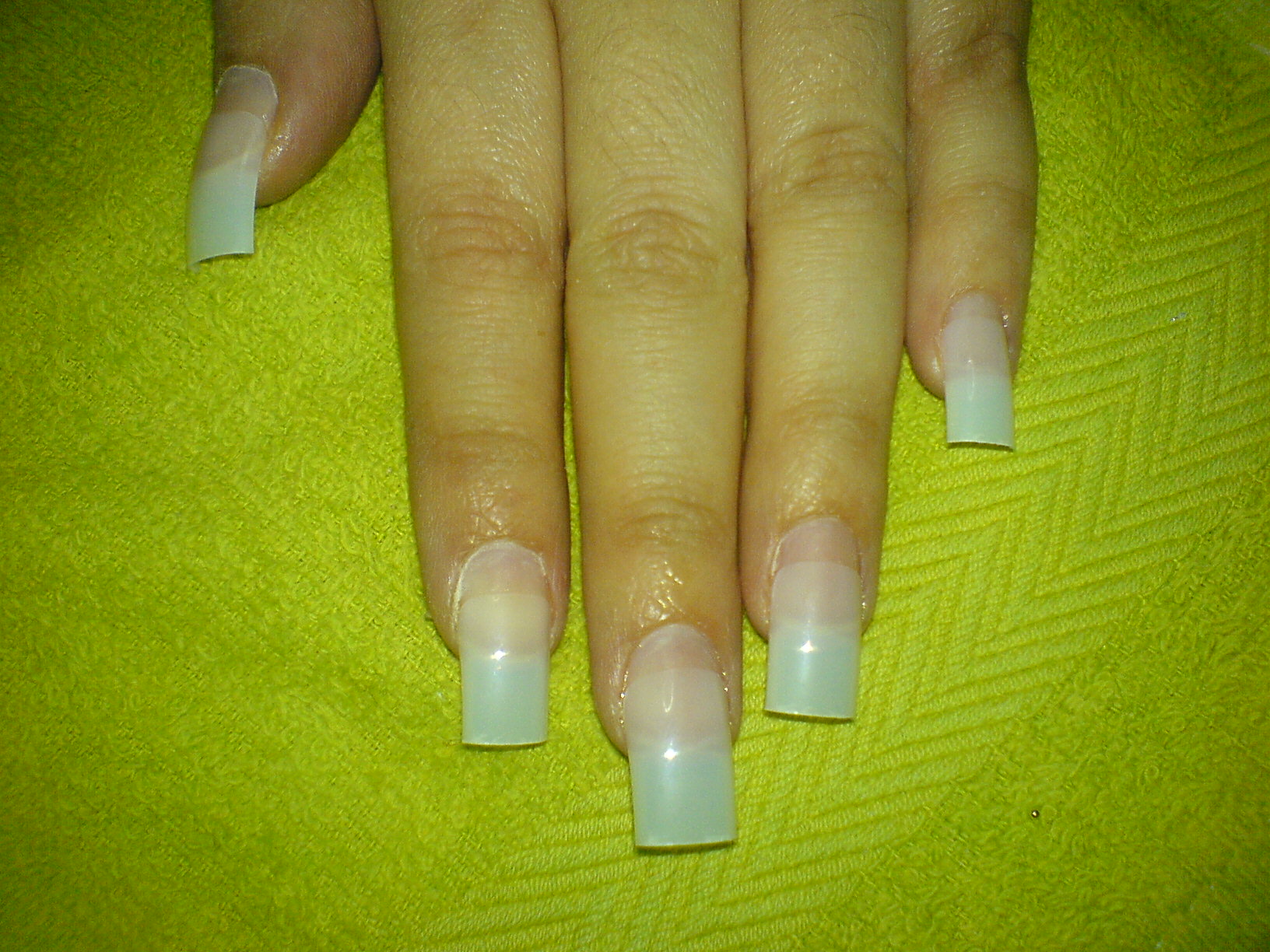 Si të bëjmë një model thonjsh për nuse - Bukuri.com